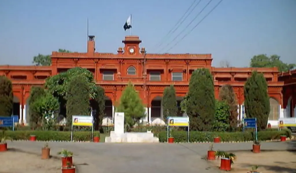 Scholarships for Pakistani Students at Government College University